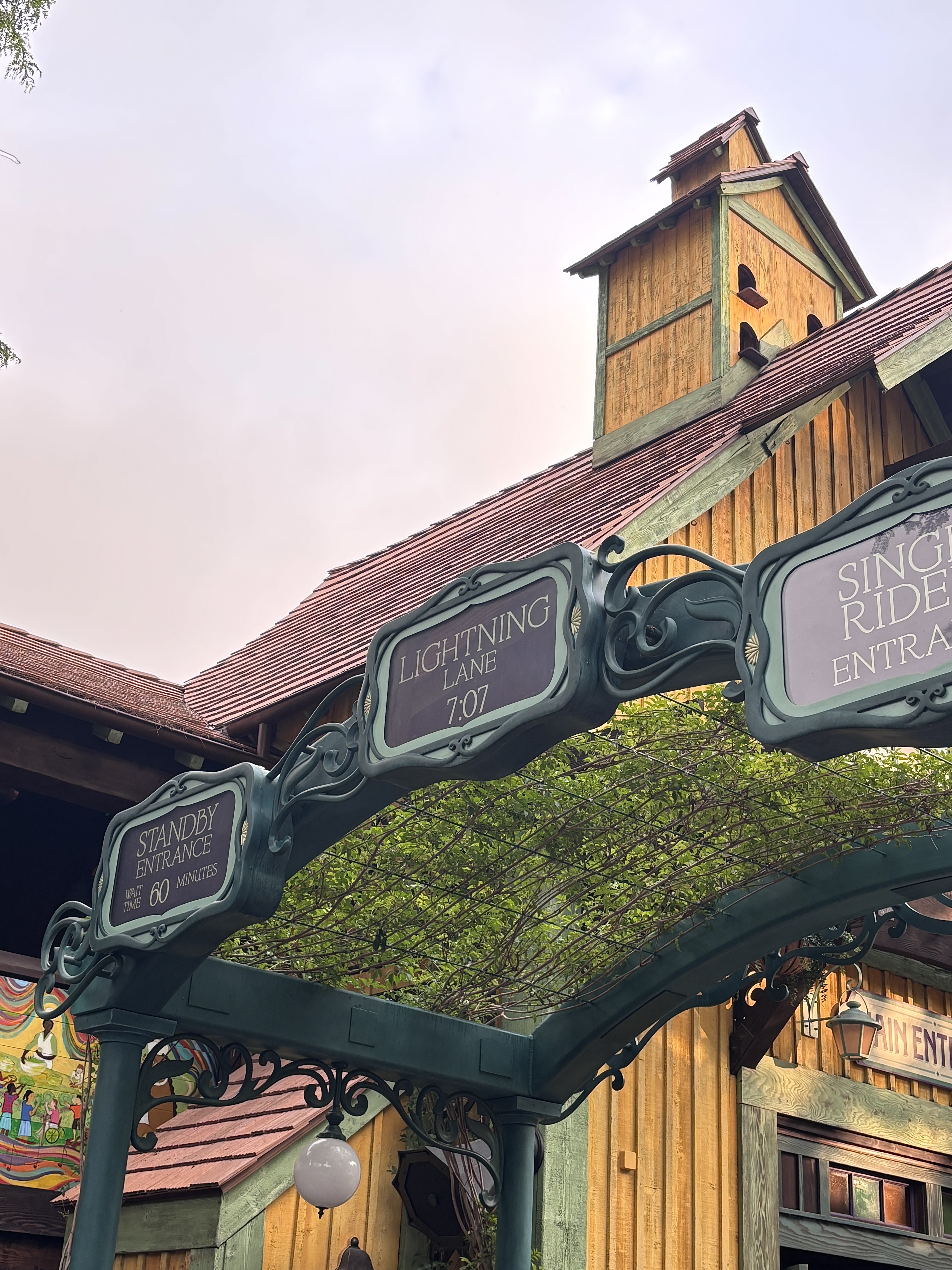 【最新】カリフォルニア ディズニーランド・リゾートを効率よく楽しむ「ライトニングレーン」完全ガイド｜tabimuse